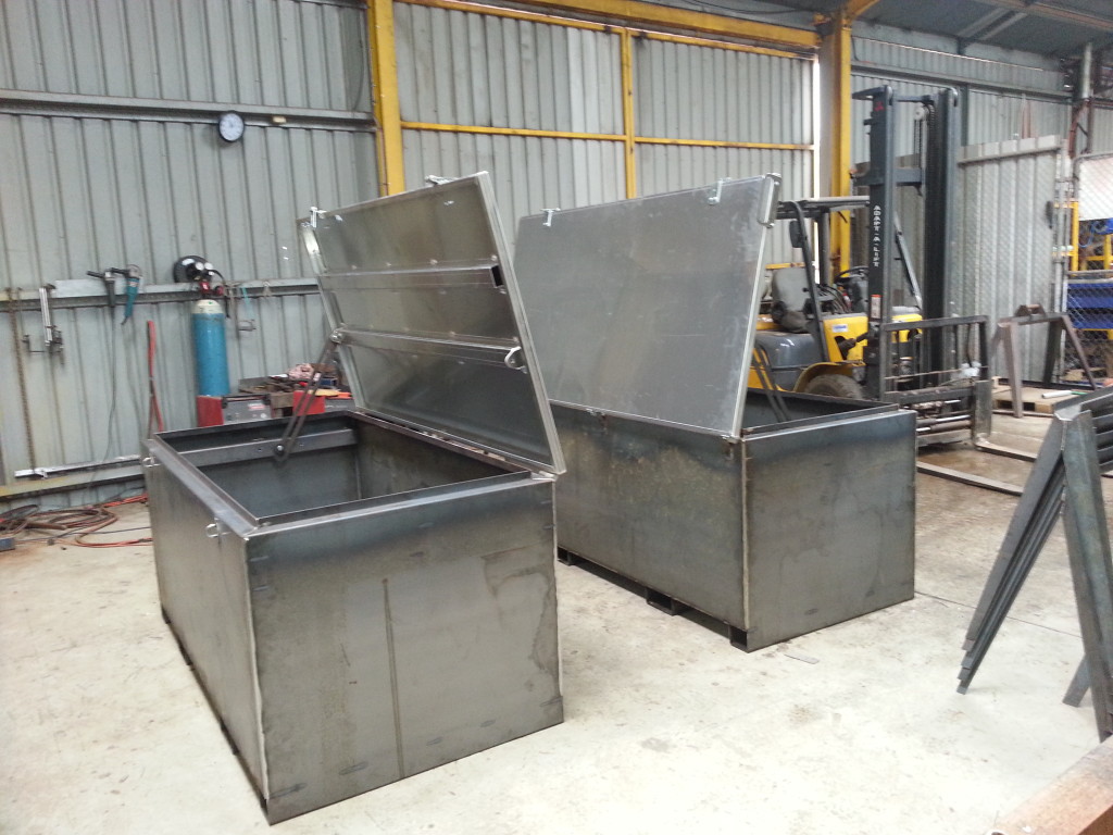 2013-09-07 110234 Transport boxes with ally lids | Midland Steel